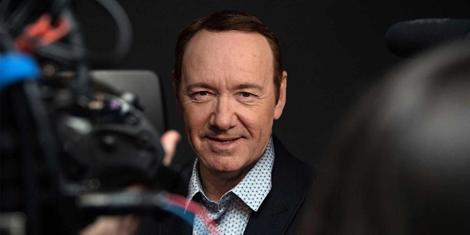 Kevin Spacey Keeps Turning to Non-Existent Camera to Give His Side of ...