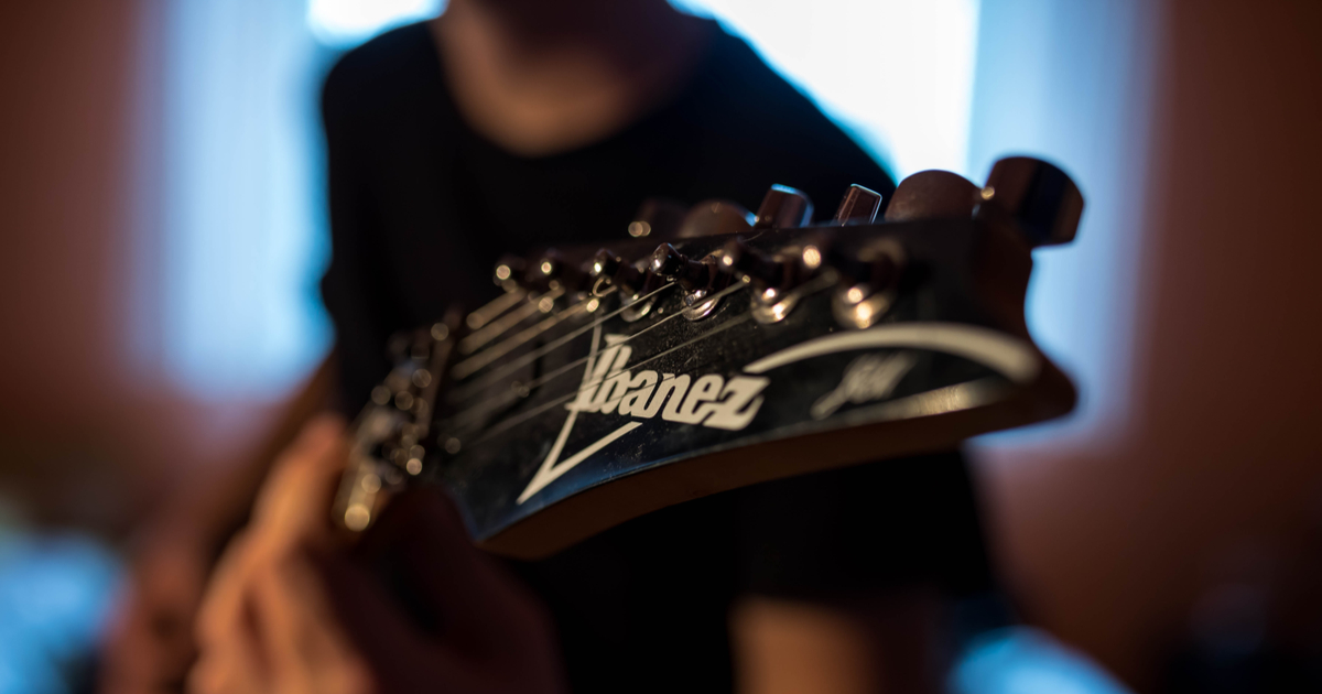 5 Beginner Punk Songs You Still Aren’t Good Enough To Play on Guitar ...